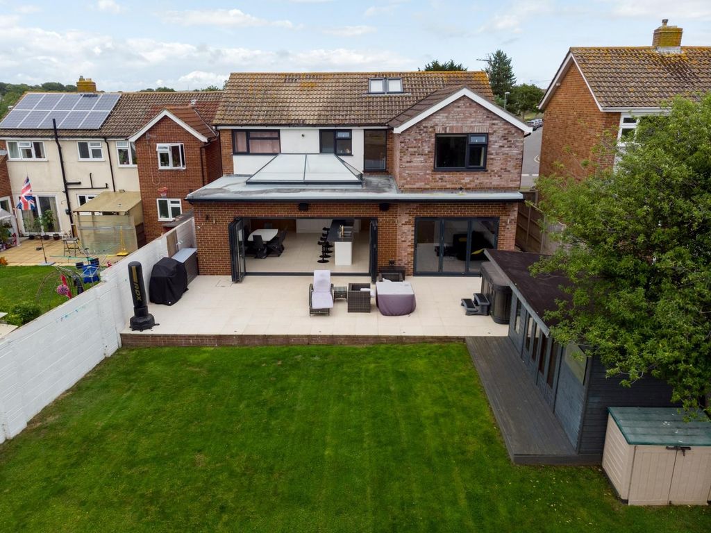 5 Bed Detached House For Sale In Field Barn Drive Weymouth Dt4 £