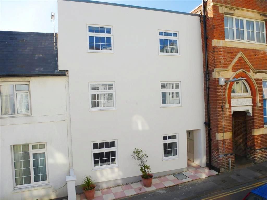 1 bed flat to rent in Portland Place, Hastings TN34, £850 pcm - Zoopla