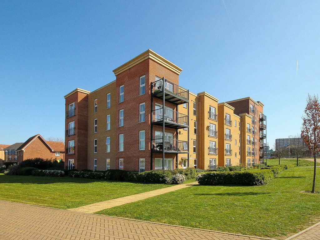 2 bed flat for sale in Blake Avenue, Basildon SS14 - Zoopla