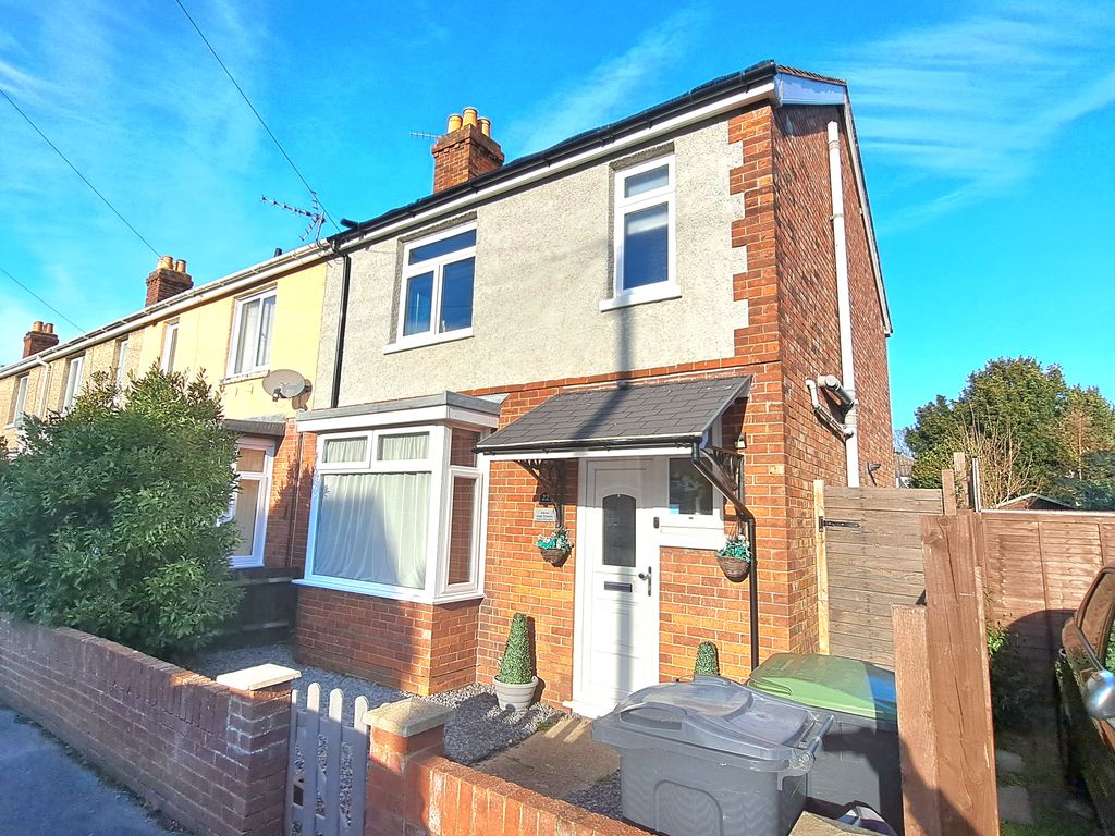 3 Bed End Terrace House For Sale In Harcourt Road Gosport Po12 £