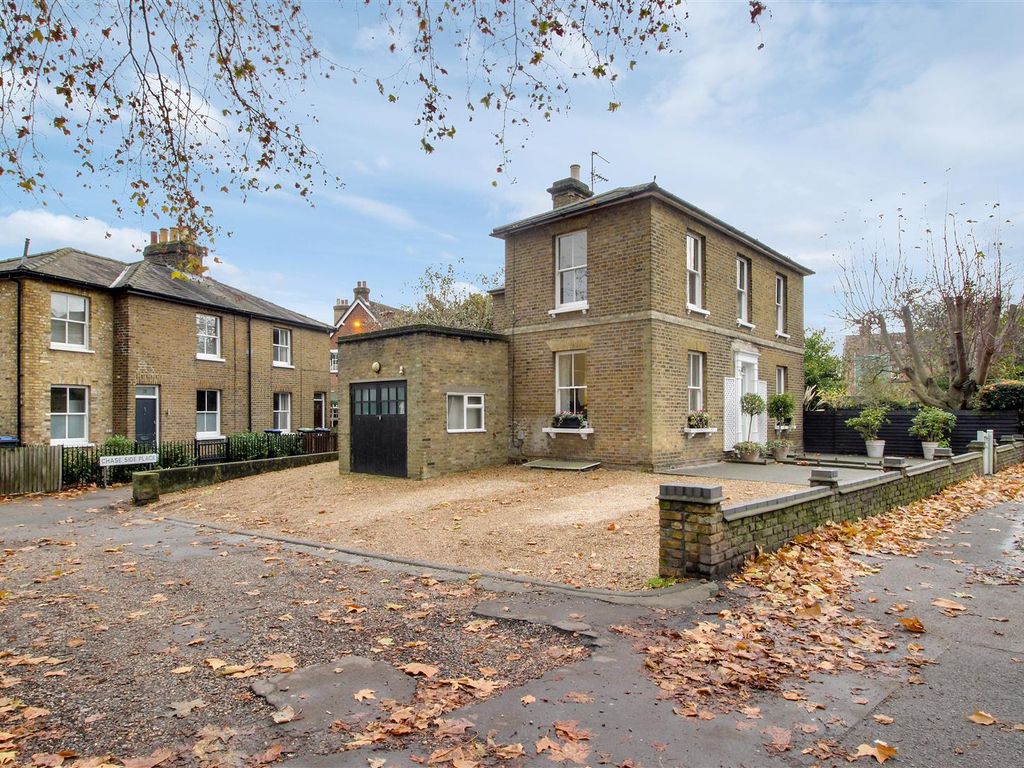 3 bed detached house for sale in Chase Side, Enfield EN2 - Zoopla