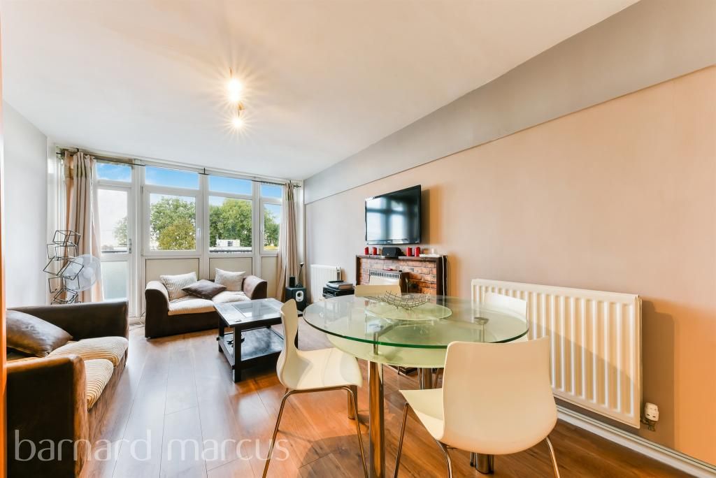 2 bed flat to rent in Barringer Square, London SW17, £1,900 pcm - Zoopla