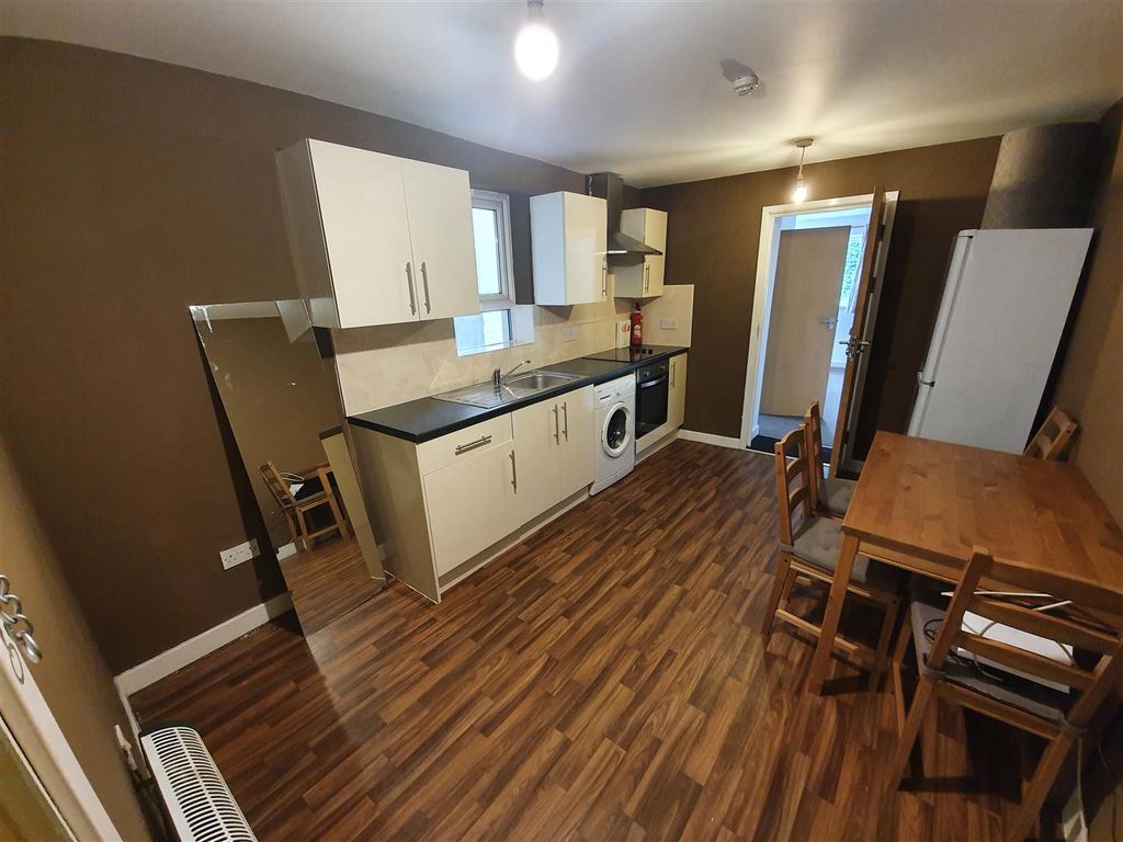 1 bed property to rent in North Luton Place, Adamsdown, Cardiff CF24, £ ...