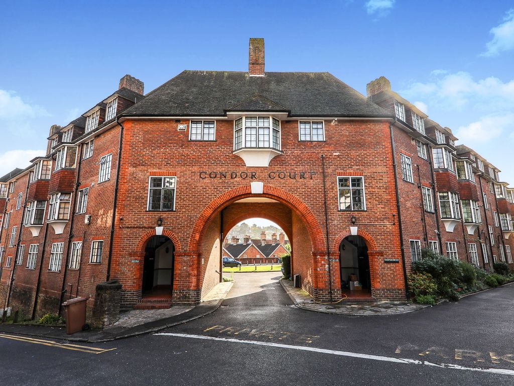 1 bed flat for sale in Condor Court, Guildford, Surrey GU2, £240,000 ...