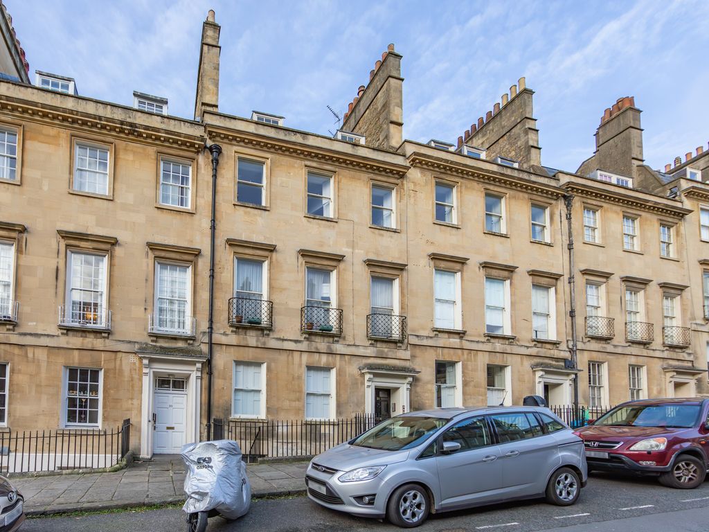 2 bed flat for sale in Bennett Street, Bath BA1, £375,000 - Zoopla