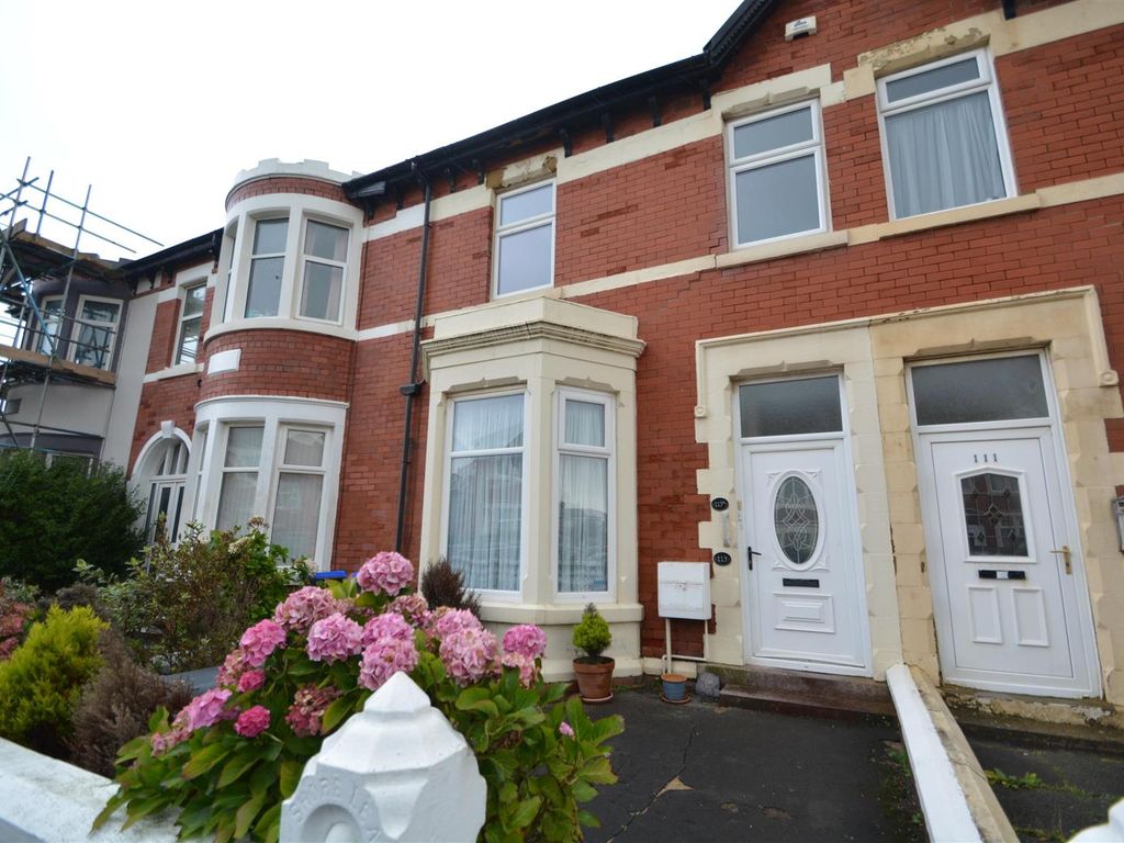 2 bed flat for sale in Warbreck Drive, Blackpool FY2, £55,000 - Zoopla