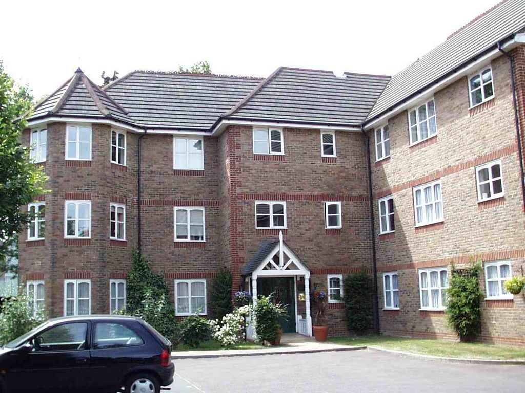 1 Bed Flat To Rent In The Beeches Halsey Road Watford Wd18 £1 300