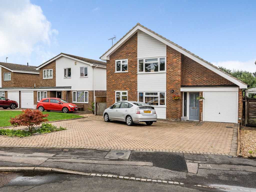 4 Bed Detached House For Sale In Spring Meadow Bracknell Bracknell