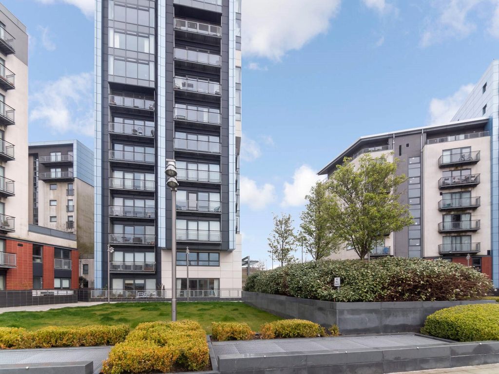 2 bed flat for sale in Meadowside Quay Square, Glasgow Harbour, Glasgow ...