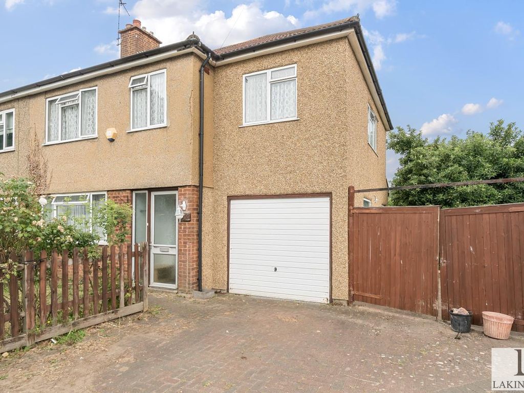 4 Bed Semi Detached House For Sale In Glebe Avenue Ickenham Uxbridge