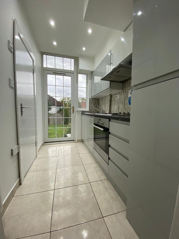 5 bed terraced house to rent in Marshall Road, Bruce Grove N17, £3,500 ...