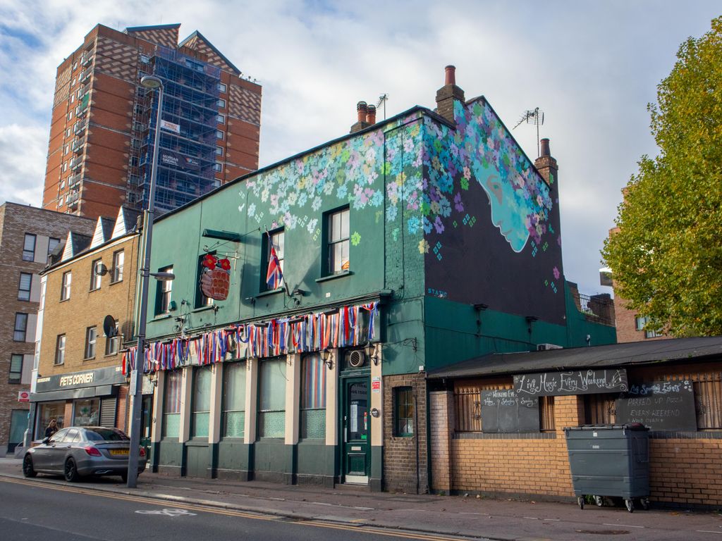 Pub/bar for sale in Wood Street, Walthamstow E17 - Zoopla