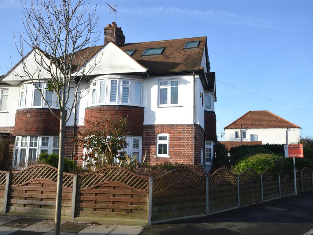 4 Bed Semi Detached House For Sale In Park Avenue Whitton Hounslow