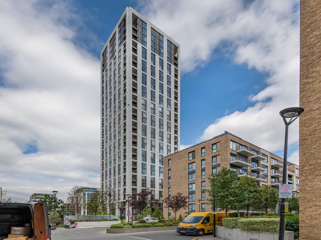 2 bed property to rent in Kings Tower, Bridgewater Avenue, Chelsea ...