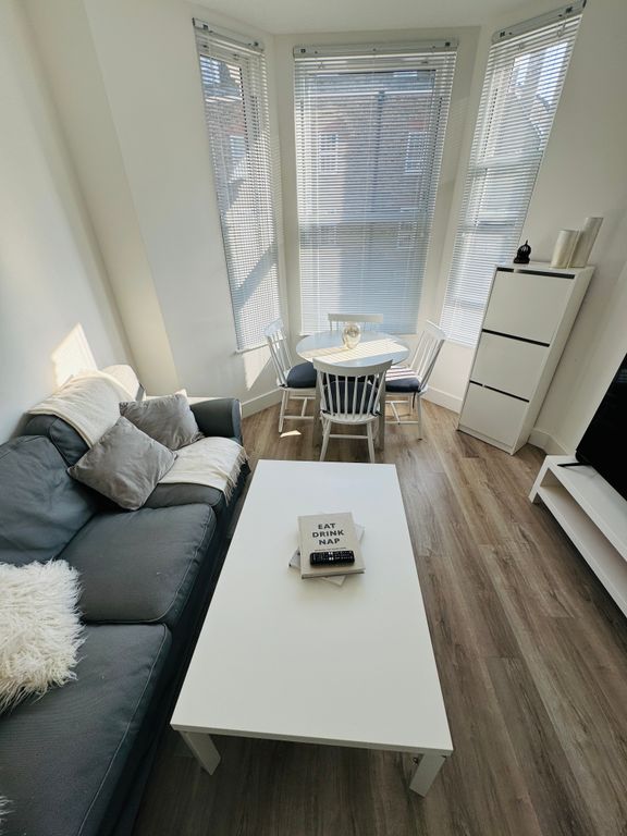 1 bed flat to rent in Rita Rd, London SW8, £1,600 pcm - Zoopla