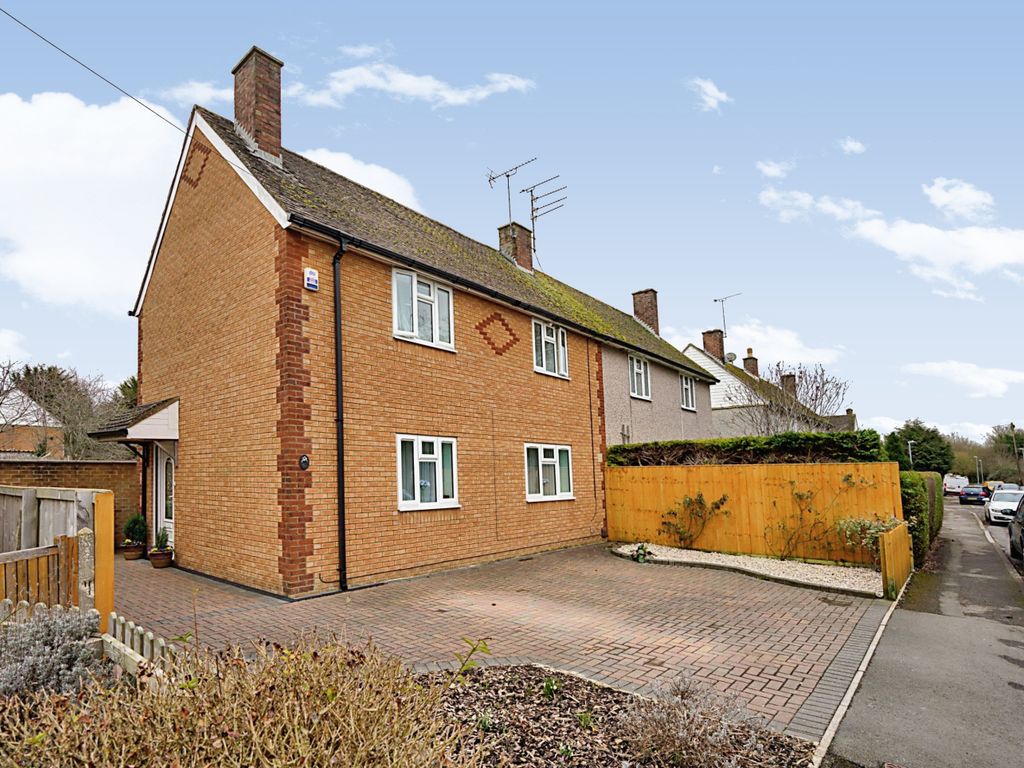3 Bed Semi Detached House For Sale In Green Road Stratton St Margaret