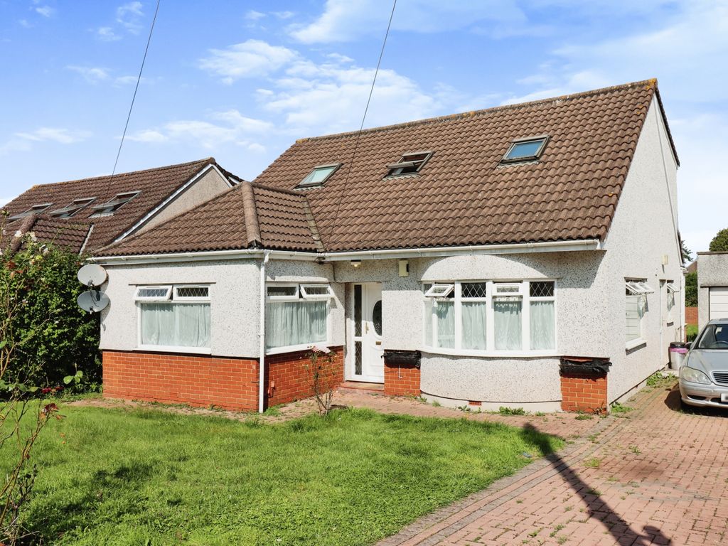 4 bed bungalow for sale in Springleaze, Mangotsfield, Bristol BS16, £ ...