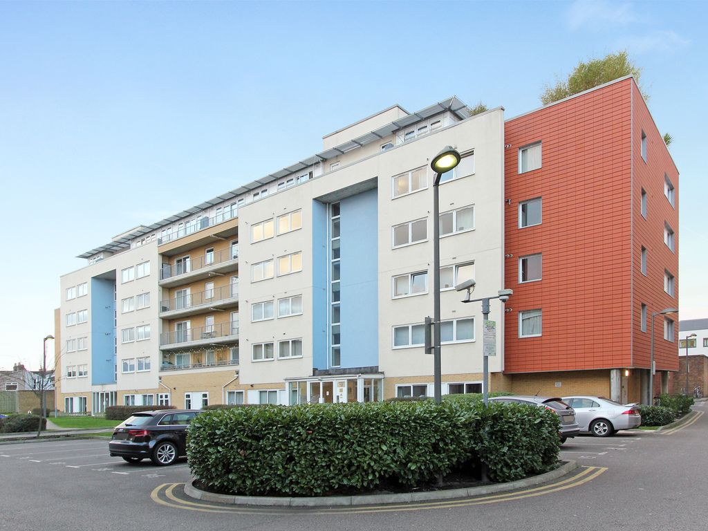 2 bed flat to rent in Flint Close, London E15 - Zoopla
