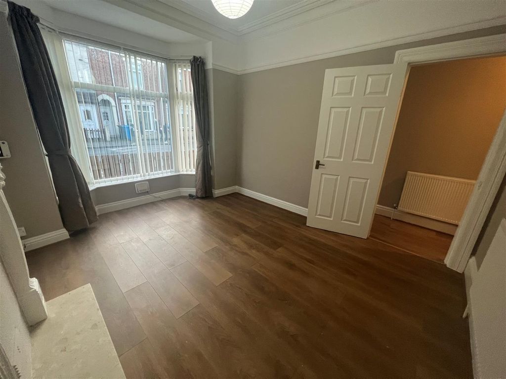3 bed detached house to rent in Mersey Street, Hull HU8, £725 pcm - Zoopla