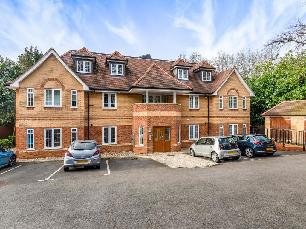 2 bed flat to rent in Brackendale Court, Portsmouth Road, Camberley ...