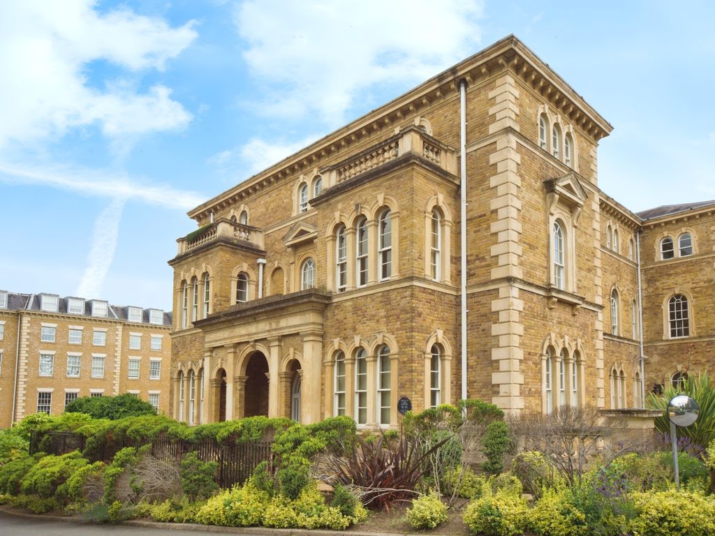 4 bed flat for sale in Royal Drive, London, London N11, £900,000 - Zoopla