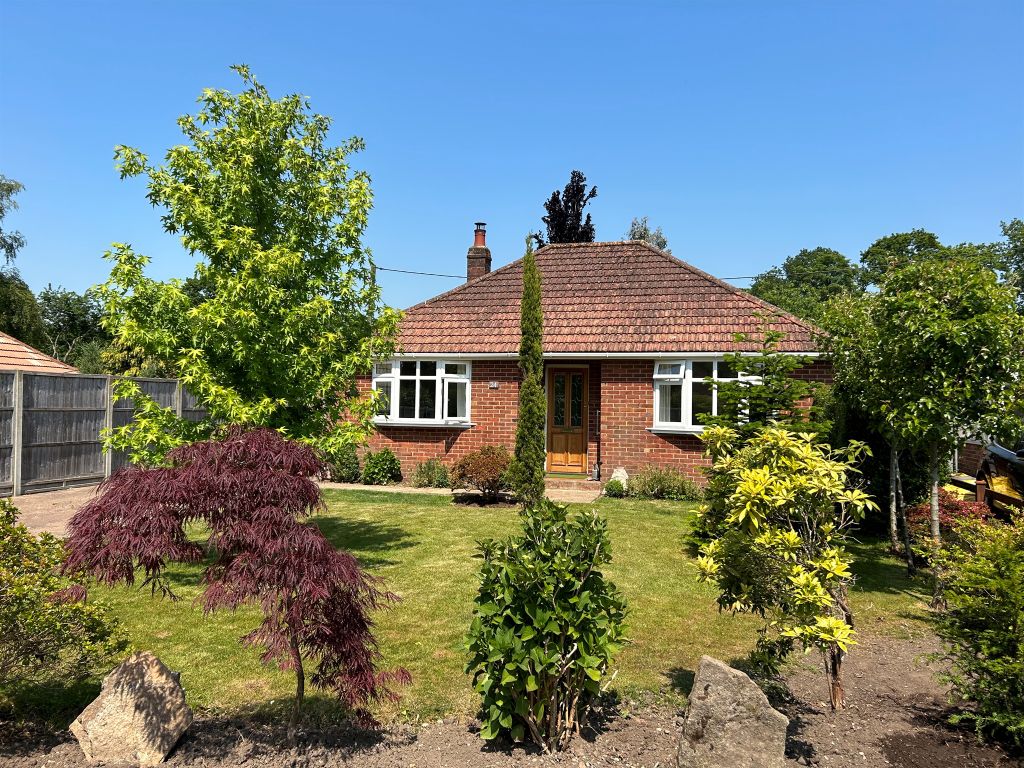 2 Bed Detached Bungalow For Sale In West Lane North Baddesley