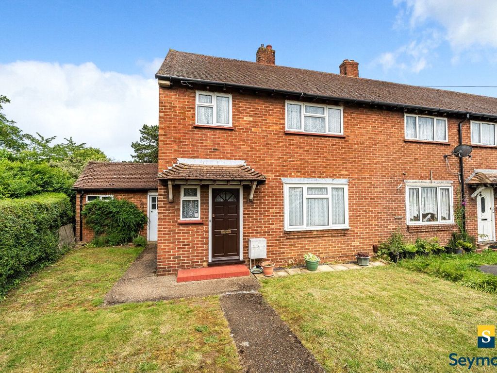 3 bed end terrace house for sale in Maple Grove, Guildford GU1, £ ...