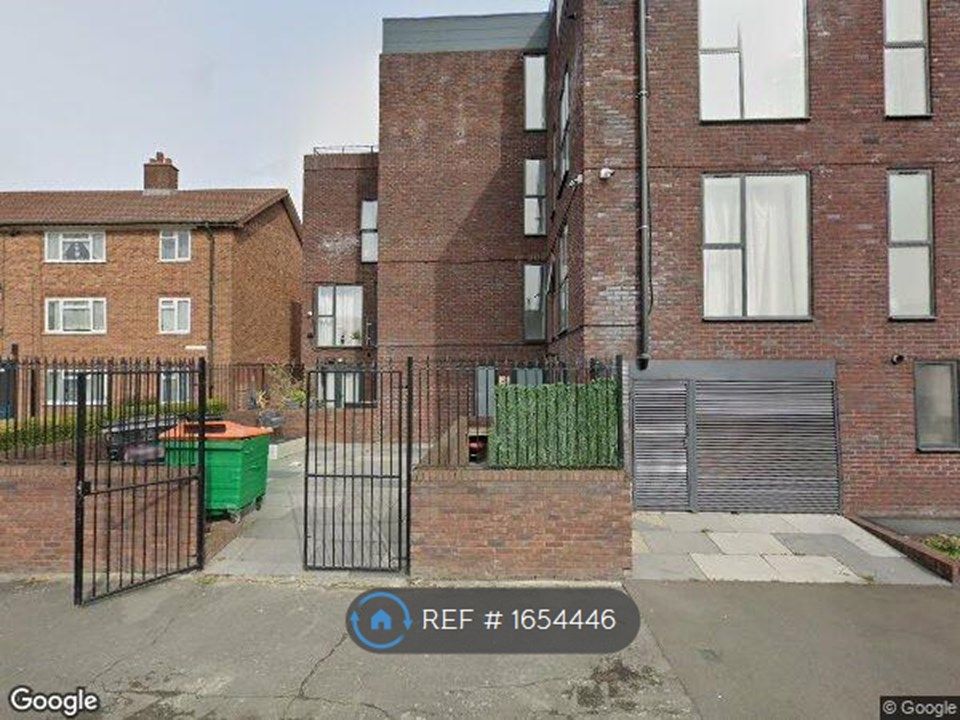 3 bed maisonette to rent in Butchers Road, London E16 - Zoopla