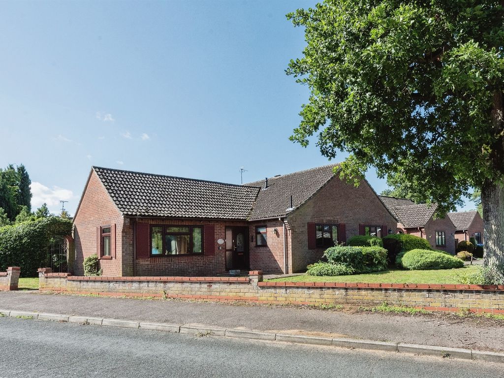 3 bed detached bungalow for sale in Beechfields, Brandon IP27, £325,000 ...
