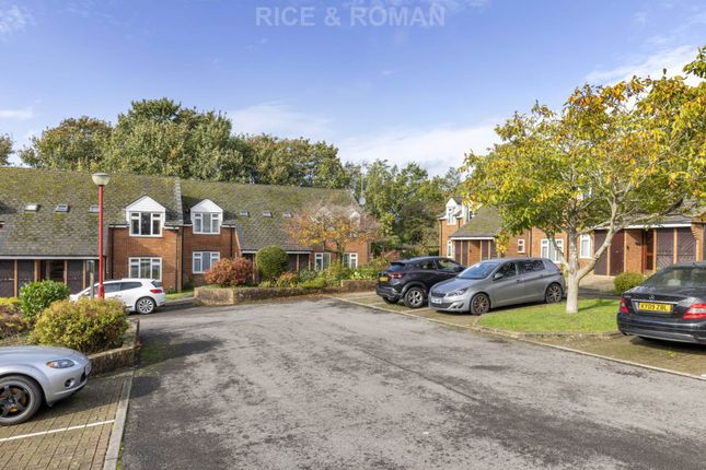 Rowan Mead, Tadworth KT20, 1 bedroom bungalow for sale - 68630880 ...