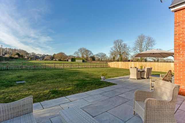 Wolverton Common, Tadley, Hampshire RG26, 4 bedroom detached house for ...