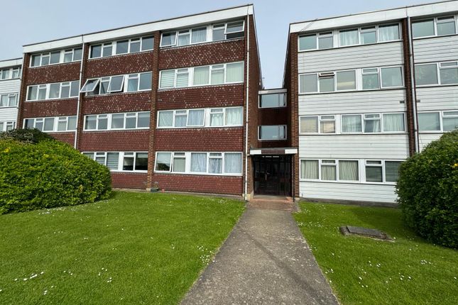 Long Green, Chigwell IG7, 2 bedroom maisonette to rent - 67178131 ...