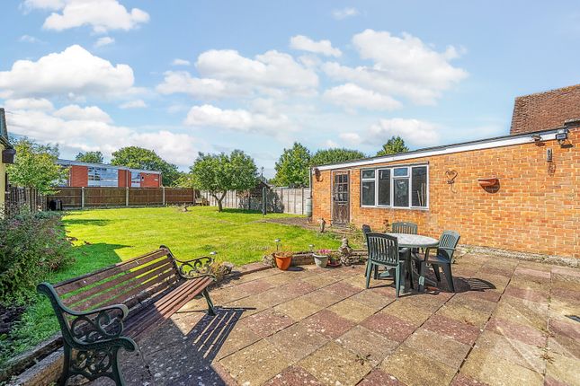 Louis Fields, Fairlands, Guildford GU3, 3 bedroom bungalow for sale ...