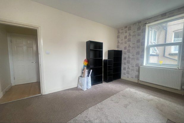 Upper Promenade, Bae Colwyn LL28, 2 bedroom flat to rent - 67733801 ...