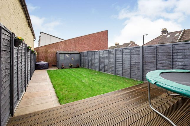 Montfort Road Strood Rochester Me2 3 Bedroom End Terrace House For