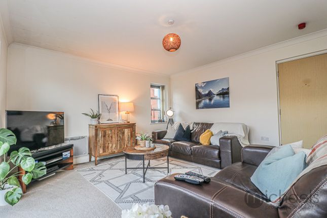 Rotary Way, Colchester CO3, 2 bedroom flat for sale - 63834844 ...