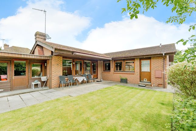 North Station Approach, South Nutfield, Redhill RH1, 3 bedroom detached ...