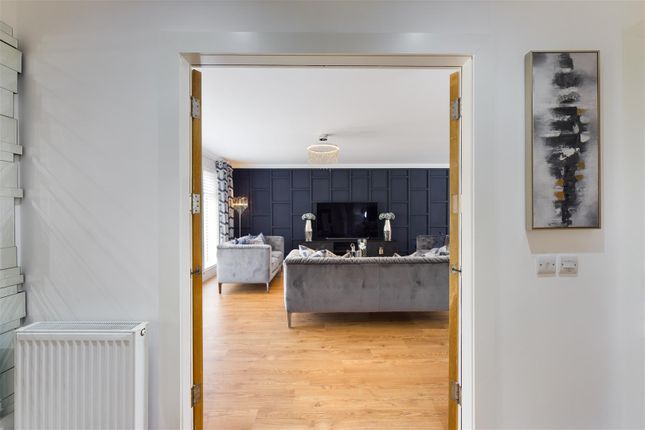 Captains Walk, Cleland, Motherwell ML1, 6 bedroom detached house for ...