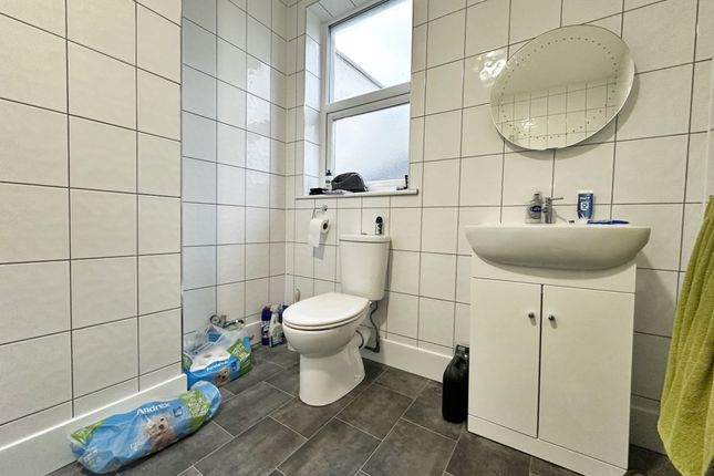 Apartment 8 Castle Drive, Douglas, Isle Of Man IM2, 2 bedroom flat for ...
