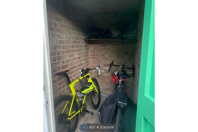 Radbourne Road, London SW12, room to rent - 67329186 | PrimeLocation