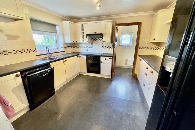 Chwilog, Pwllheli LL53, 4 bedroom detached house for sale - 68180276 ...