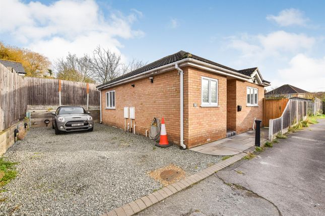 High Road, Benfleet SS7, 1 bedroom detached bungalow for sale ...