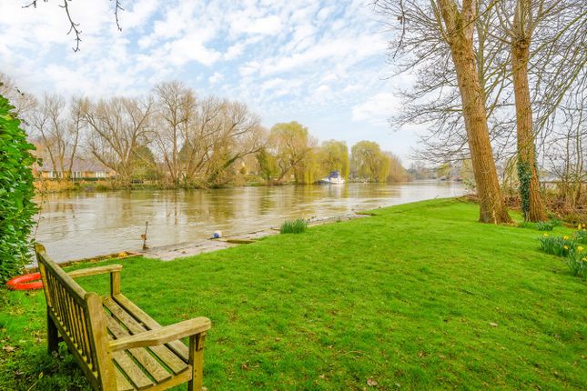 Hamm Court, Weybridge KT13, 4 bedroom detached house for sale ...