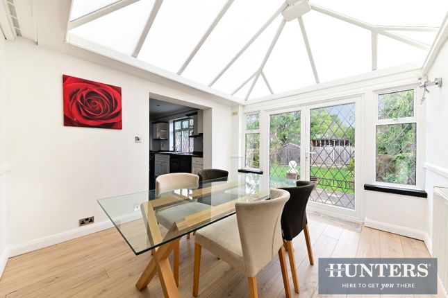 Tudor Avenue Worcester Park Kt4 4 Bedroom Semi Detached Bungalow For