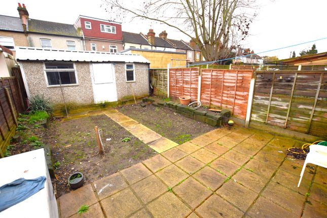Betchworth Road Ilford Ig3 3 Bedroom Terraced House For Sale
