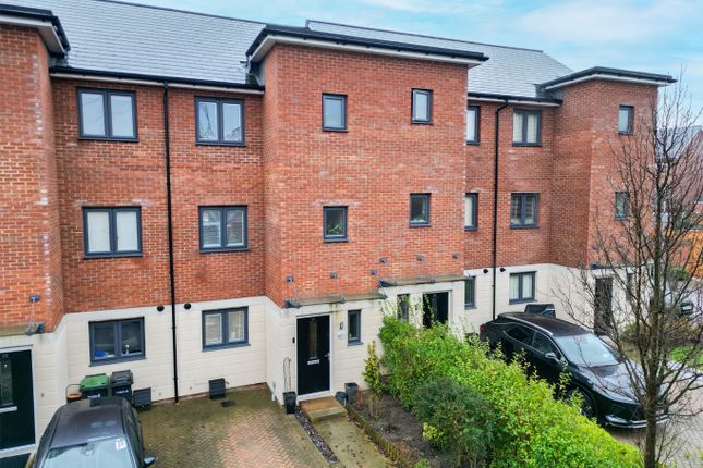 Thackeray Drive, Northfleet, Gravesend, Kent DA11, 4 bedroom town house for sale - 69445018 ...