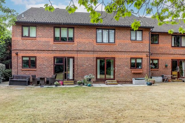 Regency Court, Park Avenue, Enfield EN1, 2 bedroom flat for sale ...
