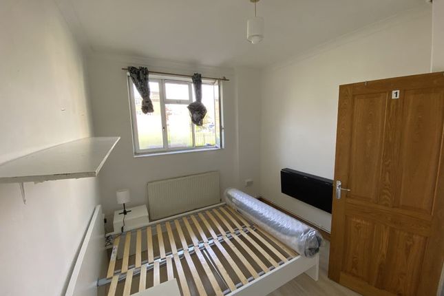 Patmore Estate, London SW8, room to rent - 64579934 | PrimeLocation