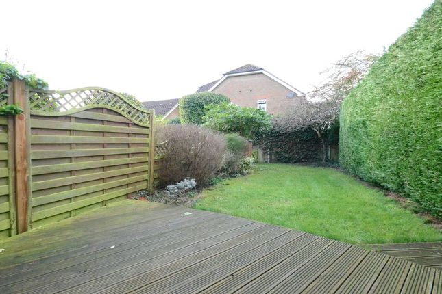 Macphail Close Wokingham Rg40 2 Bedroom Terraced House To Rent