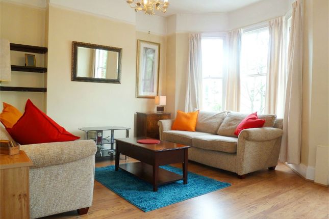 2 bed flat to rent in Stormont Road, Clapham Junction SW11 - Zoopla
